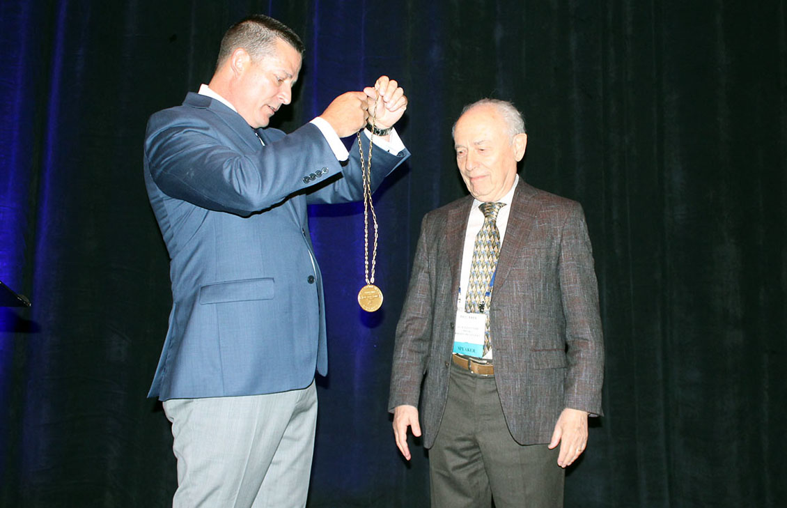 Eric-Baer-receives-the-2018-Charles-Goodyear-Medal